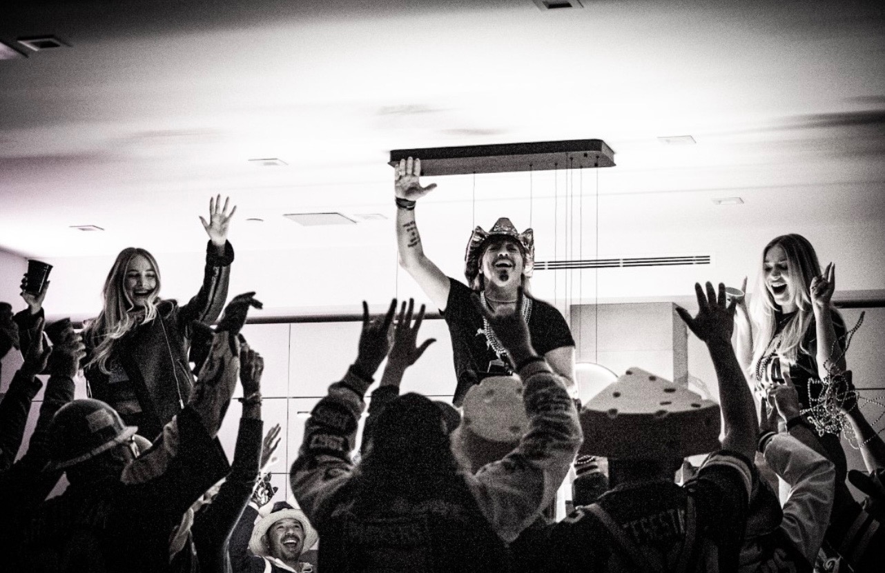 Bret Michaels, Brian Baumgartner Open ESPN MNF 12/19. Share Your ...